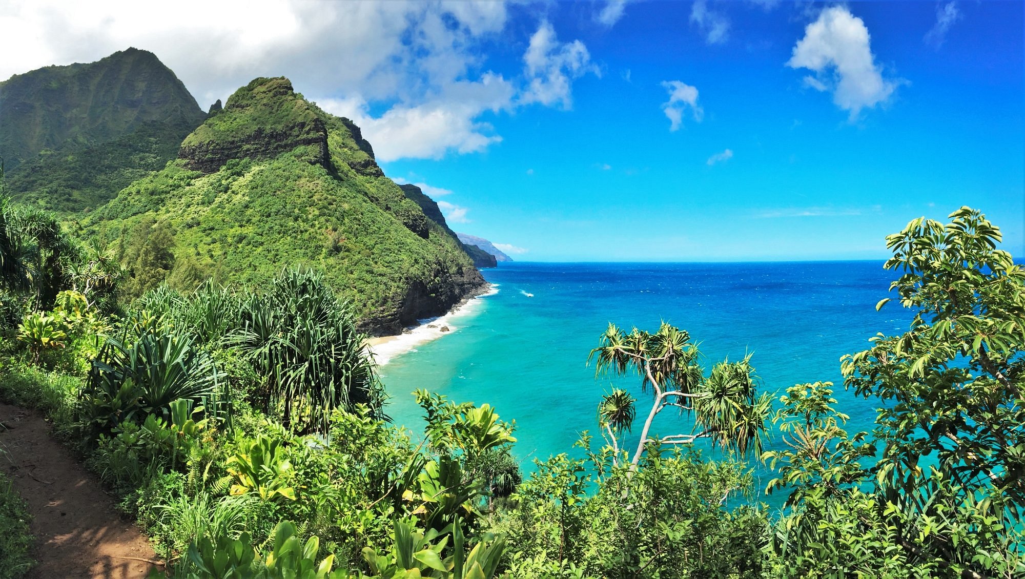 Hiking the Kalalau Trail From Ke'e to Hanakāpīʻai Beach In Kauai ...