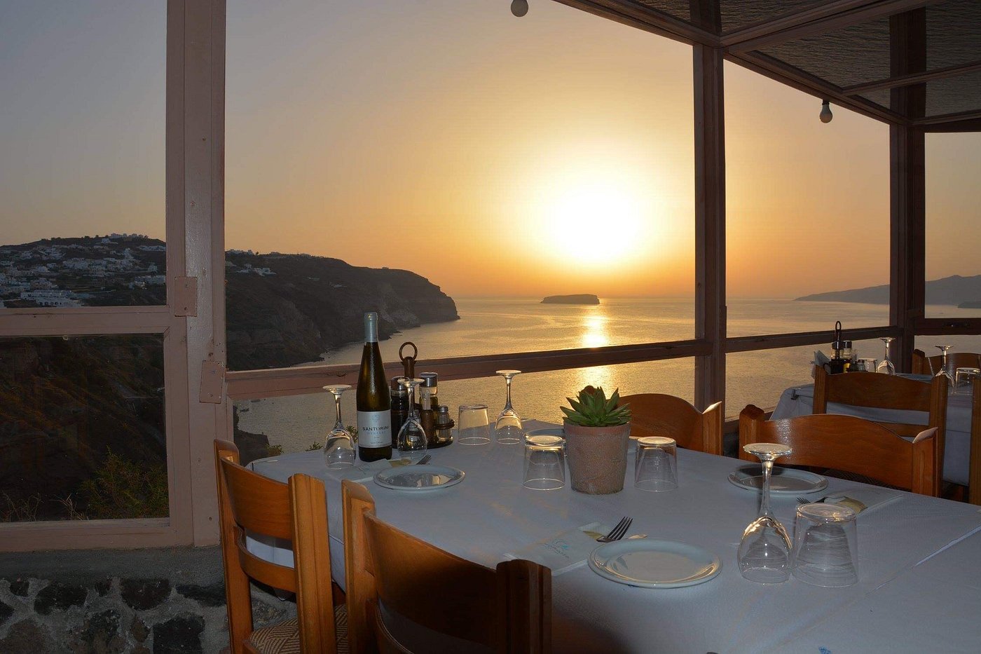 The Best Sunset View Restaurants in Santorini, Greece - Postcards From ...