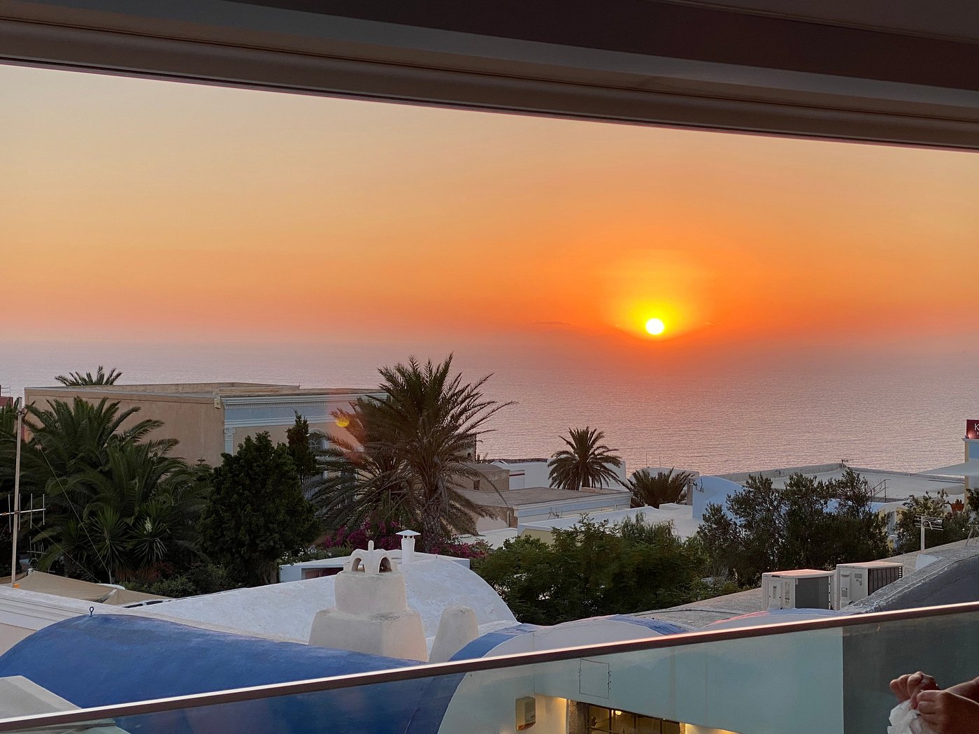 The Best Sunset View Restaurants in Santorini, Greece - Postcards From ...